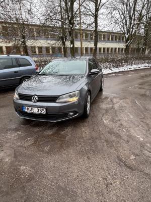 Grey Volkswagen Jetta 2014 in Kaunas, with an engine capacity of 1.60 L and mileage of 315 thousand km for 3800 €, photo  on AUTOMOTO.COM.LV