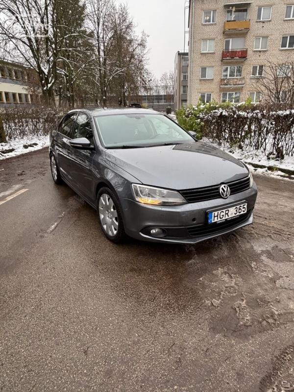 Pelēks Volkswagen Jetta 2014 Kauņa, ar dzinēja tilpumu 1.60 L un nobraukumu 315 tūkst. km par 3800 €, foto 2 vietnē AUTOMOTO.COM.LV