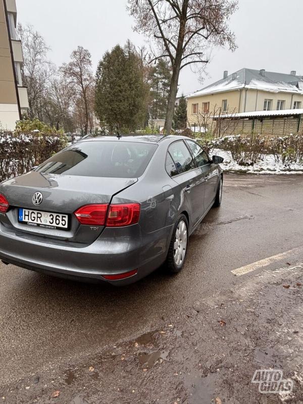 Pelēks Volkswagen Jetta 2014 Kauņa, ar dzinēja tilpumu 1.60 L un nobraukumu 315 tūkst. km par 3800 €, foto 4 vietnē AUTOMOTO.COM.LV
