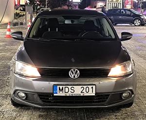 Grey Volkswagen Jetta 2014 in Vilnius, with an engine capacity of 1.60 L and mileage of 255 thousand km for 4500 €, photo 2 on AUTOMOTO.COM.LV