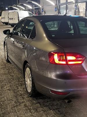 Grey Volkswagen Jetta 2014 in Vilnius, with an engine capacity of 1.60 L and mileage of 255 thousand km for 4500 €, photo 12 on AUTOMOTO.COM.LV