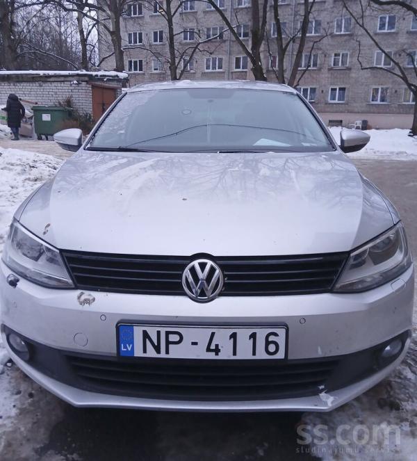 Pelēks Volkswagen Jetta 2014 Rīga, ar dzinēja tilpumu 1.40 L un nobraukumu 240 tūkst. km par 2100 €, foto 1 vietnē AUTOMOTO.COM.LV