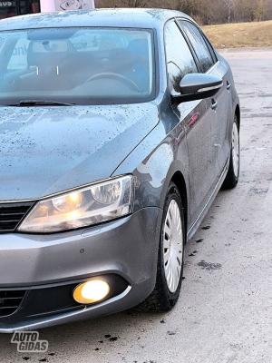 Grey Volkswagen Jetta 2014 in Vilnius, with an engine capacity of 1.60 L and mileage of 255 thousand km for 3950 €, photo 9 on AUTOMOTO.COM.LV