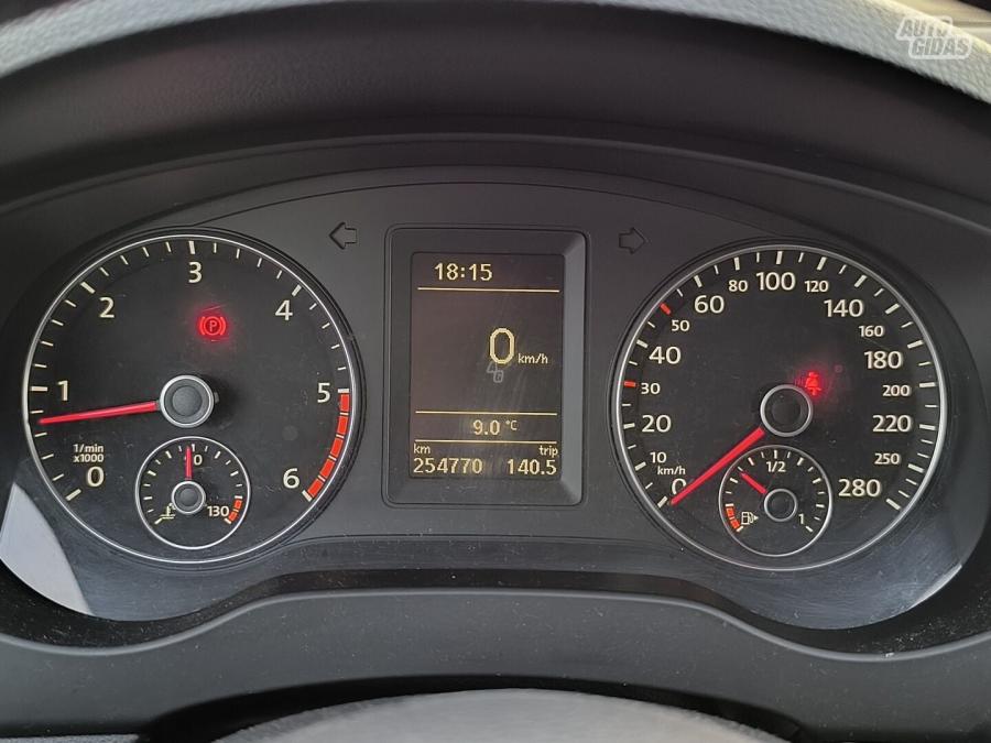 Grey Volkswagen Jetta 2014 in Vilnius, with an engine capacity of 1.60 L and mileage of 255 thousand km for 3950 €, photo 27 on AUTOMOTO.COM.LV