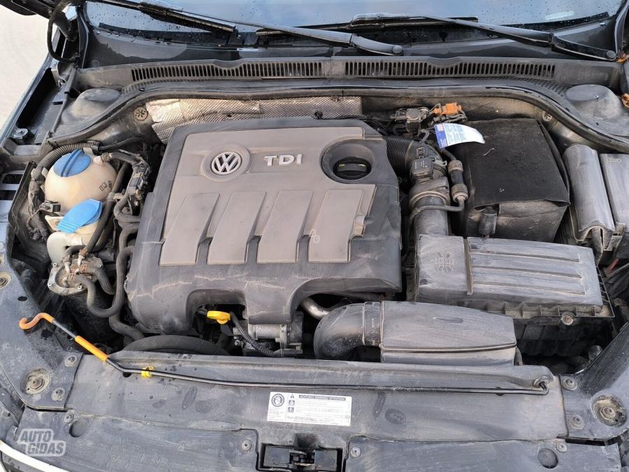 Grey Volkswagen Jetta 2014 in Vilnius, with an engine capacity of 1.60 L and mileage of 255 thousand km for 3950 €, photo 31 on AUTOMOTO.COM.LV