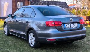 Pelēks Volkswagen Jetta 2014 Viļņa, ar dzinēja tilpumu 1.60 L un nobraukumu 256 tūkst. km par 3949 €, foto 7 vietnē AUTOMOTO.COM.LV