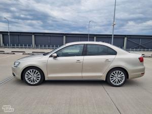 Pelēks Volkswagen Jetta 2014 Kauņa, ar dzinēja tilpumu 1.40 L un nobraukumu 330 tūkst. km par 4950 €, foto 5 vietnē AUTOMOTO.COM.LV