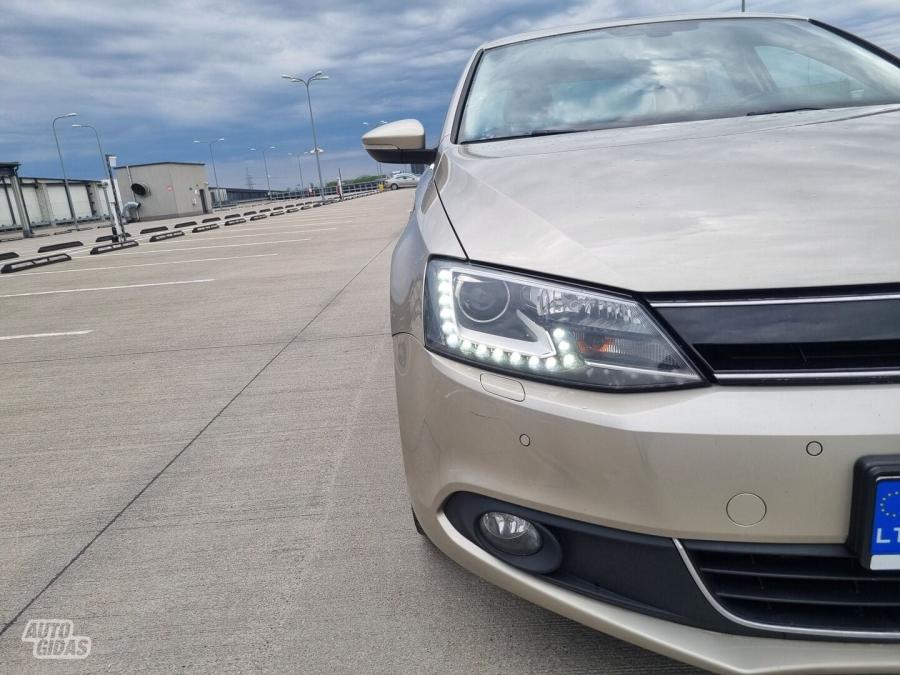 Pelēks Volkswagen Jetta 2014 Kauņa, ar dzinēja tilpumu 1.40 L un nobraukumu 330 tūkst. km par 4950 €, foto 8 vietnē AUTOMOTO.COM.LV