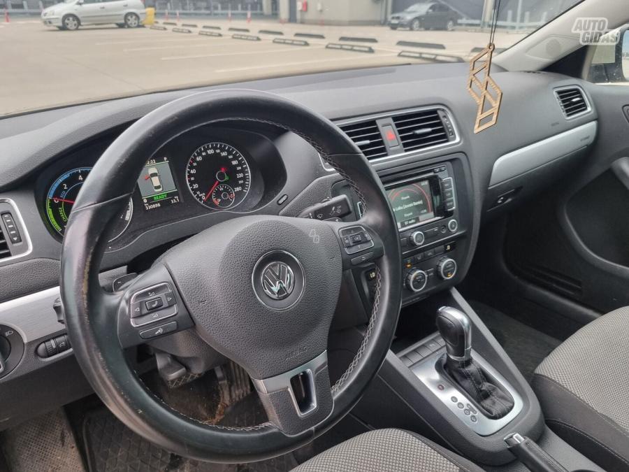 Pelēks Volkswagen Jetta 2014 Kauņa, ar dzinēja tilpumu 1.40 L un nobraukumu 330 tūkst. km par 4950 €, foto 10 vietnē AUTOMOTO.COM.LV