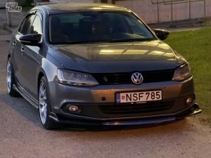 Grey Volkswagen Jetta 2014 in Vilnius, with an engine capacity of 1.60 L and mileage of 303 thousand km for 5500 €, photo 7 on AUTOMOTO.COM.LV