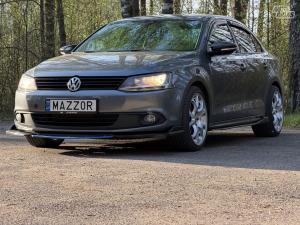 Grey Volkswagen Jetta 2014 in Vilnius, with an engine capacity of 1.60 L and mileage of 303 thousand km for 5500 €, photo 16 on AUTOMOTO.COM.LV