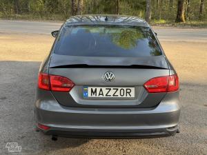 Grey Volkswagen Jetta 2014 in Vilnius, with an engine capacity of 1.60 L and mileage of 303 thousand km for 5500 €, photo 25 on AUTOMOTO.COM.LV