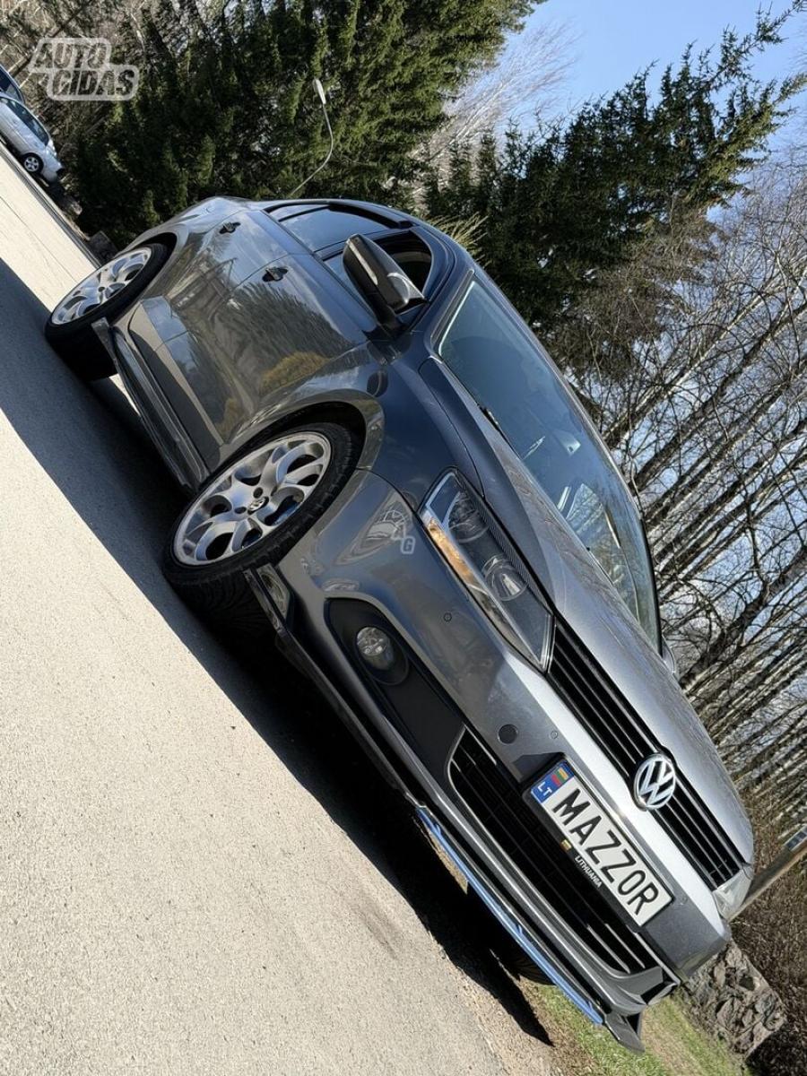 Grey Volkswagen Jetta 2014 in Vilnius, with an engine capacity of 1.60 L and mileage of 303 thousand km for 5500 €, photo 29 on AUTOMOTO.COM.LV
