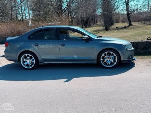 Grey Volkswagen Jetta 2014 in Vilnius, with an engine capacity of 1.60 L and mileage of 303 thousand km for 5500 €, photo 32 on AUTOMOTO.COM.LV