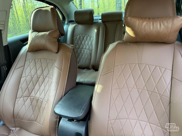 Grey Volkswagen Jetta 2014 in Vilnius, with an engine capacity of 1.60 L and mileage of 303 thousand km for 5500 €, photo 6 on AUTOMOTO.COM.LV