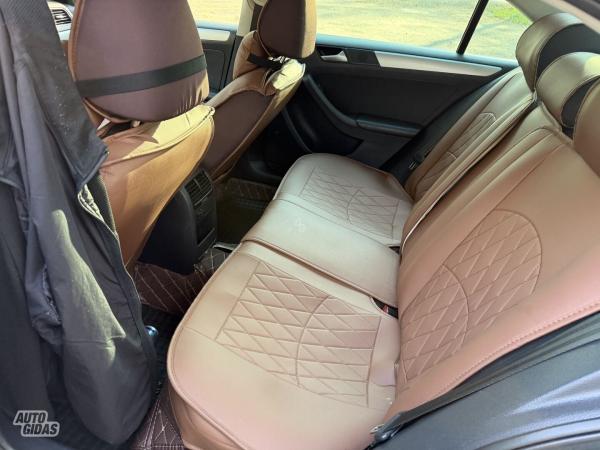 Grey Volkswagen Jetta 2014 in Vilnius, with an engine capacity of 1.60 L and mileage of 303 thousand km for 5500 €, photo 8 on AUTOMOTO.COM.LV
