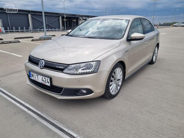 Grey Volkswagen Jetta 2014 in Kaunas, with an engine capacity of 1.40 L and mileage of 331 thousand km for 5100 €, photo 1 on AUTOMOTO.COM.LV