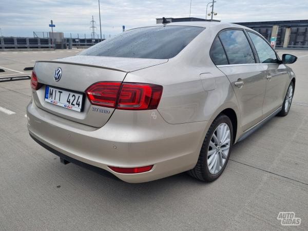 Grey Volkswagen Jetta 2014 in Kaunas, with an engine capacity of 1.40 L and mileage of 331 thousand km for 5100 €, photo 5 on AUTOMOTO.COM.LV