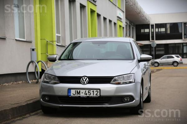 Pelēks Volkswagen Jetta 2014 Rīga, ar dzinēja tilpumu 1.40 L un nobraukumu 265 tūkst. km par 4995 €, foto 1 vietnē AUTOMOTO.COM.LV