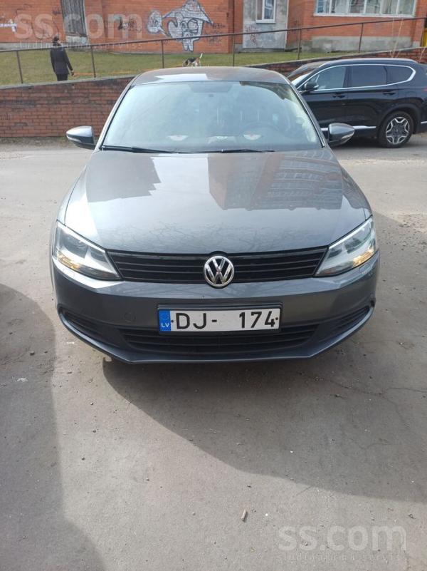 Pelēks Volkswagen Jetta 2014 Rīga, ar dzinēja tilpumu 1.60 L un nobraukumu 137 tūkst. km par 5000 €, foto 6 vietnē AUTOMOTO.COM.LV