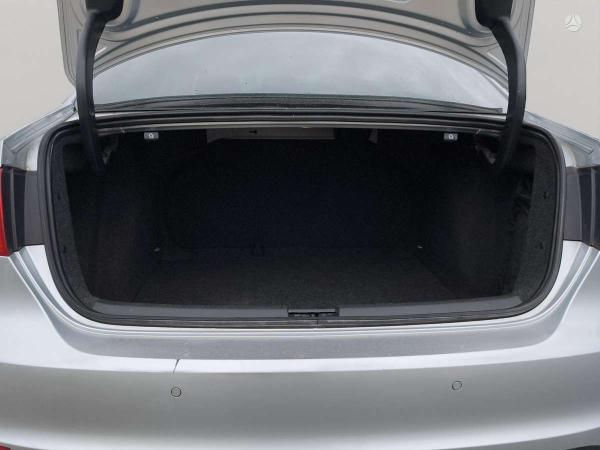 Grey Volkswagen Jetta 2014 in Vilnius, with an engine capacity of 1.60 L and mileage of 377 thousand km for 4499 €, photo 10 on AUTOMOTO.COM.LV