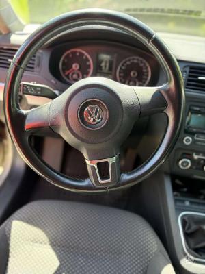 Grey Volkswagen Jetta 2014 in Vilnius, with an engine capacity of 1.20 L and mileage of 177 thousand km for 5500 €, photo 7 on AUTOMOTO.COM.LV