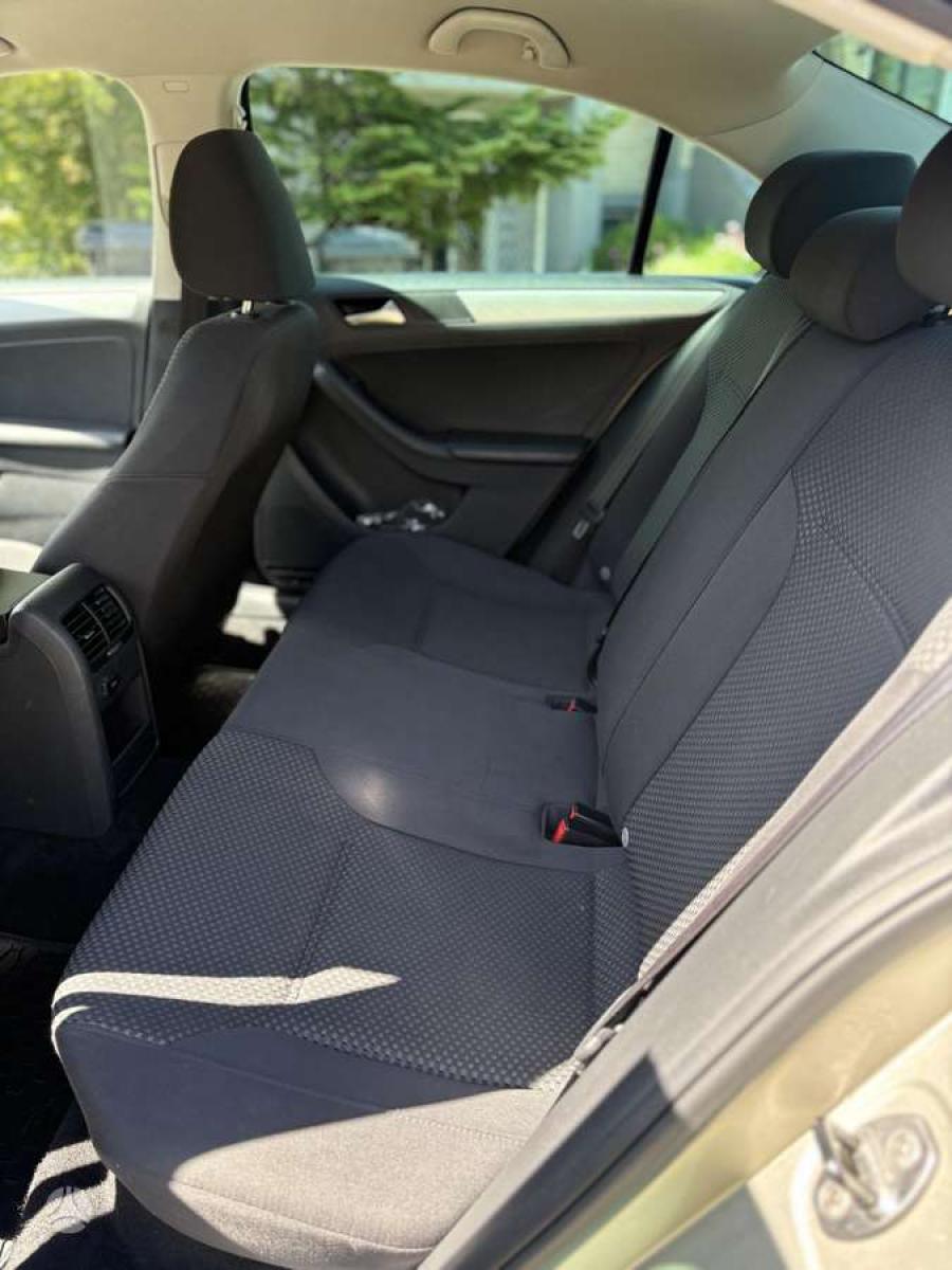 Grey Volkswagen Jetta 2014 in Vilnius, with an engine capacity of 1.20 L and mileage of 177 thousand km for 5500 €, photo 9 on AUTOMOTO.COM.LV