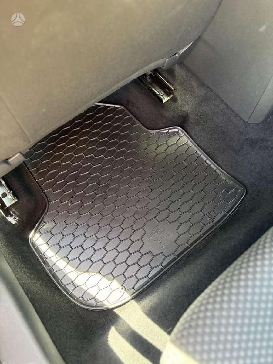 Grey Volkswagen Jetta 2014 in Vilnius, with an engine capacity of 1.20 L and mileage of 177 thousand km for 5500 €, photo 10 on AUTOMOTO.COM.LV