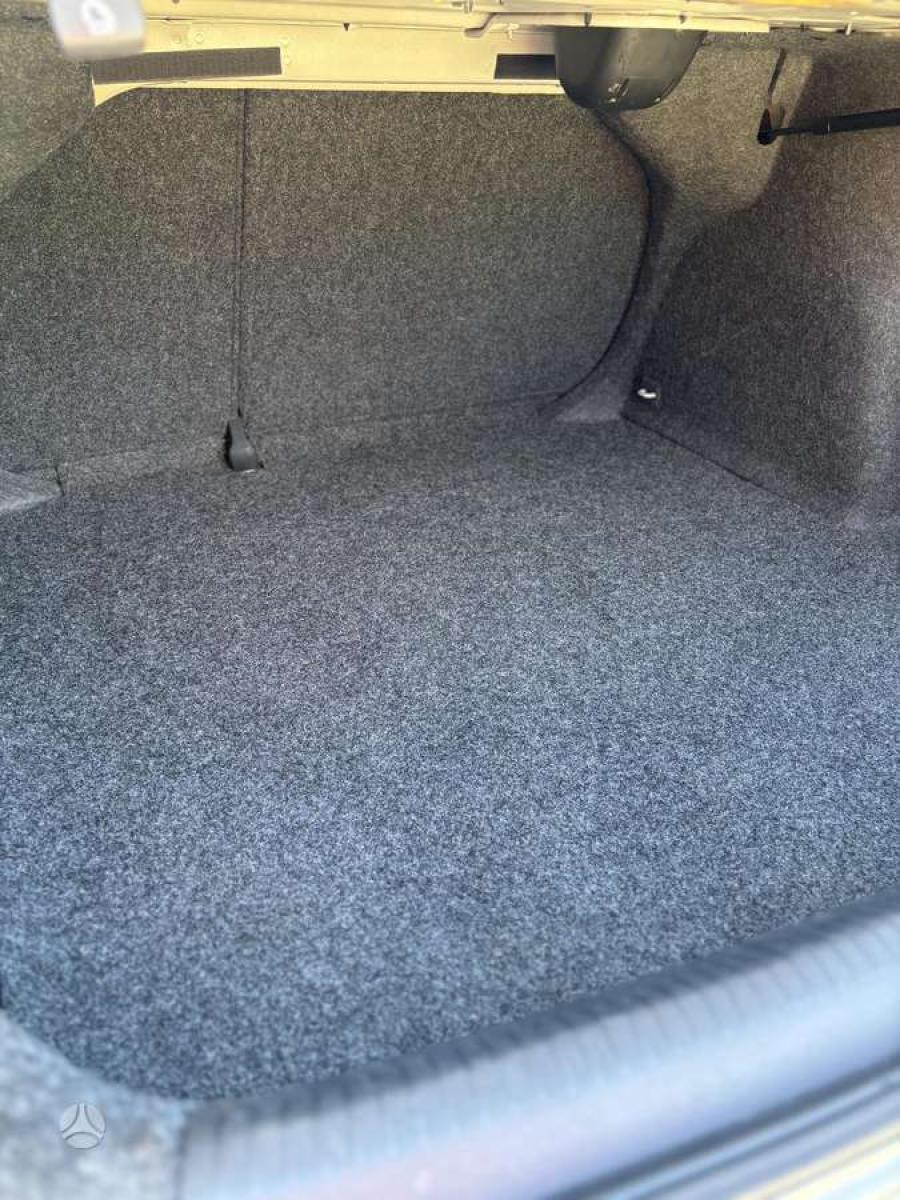 Grey Volkswagen Jetta 2014 in Vilnius, with an engine capacity of 1.20 L and mileage of 177 thousand km for 5500 €, photo 13 on AUTOMOTO.COM.LV