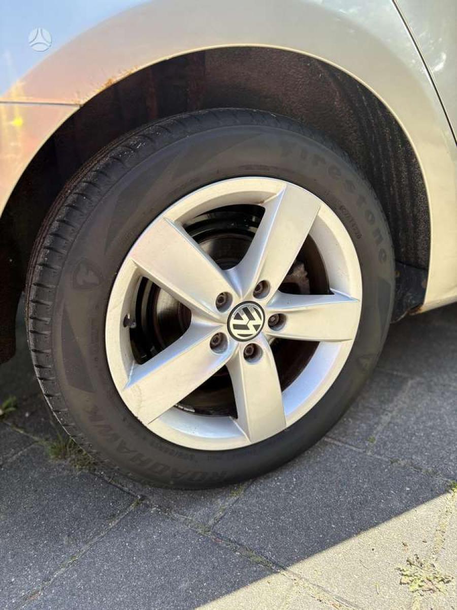 Grey Volkswagen Jetta 2014 in Vilnius, with an engine capacity of 1.20 L and mileage of 177 thousand km for 5500 €, photo 14 on AUTOMOTO.COM.LV