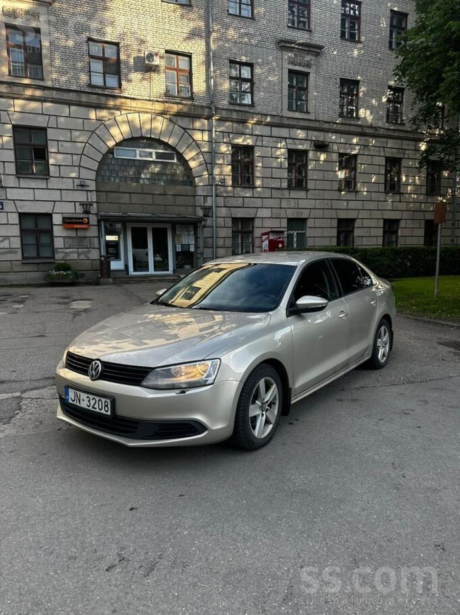 Pelēks Volkswagen Jetta 2014 Rīga, ar dzinēja tilpumu 1.60 L un nobraukumu 234 tūkst. km par 3000 €, foto 1 vietnē AUTOMOTO.COM.LV