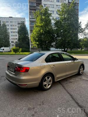 Pelēks Volkswagen Jetta 2014 Rīga, ar dzinēja tilpumu 1.60 L un nobraukumu 234 tūkst. km par 3000 €, foto 4 vietnē AUTOMOTO.COM.LV
