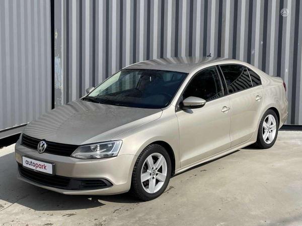 Pelēks Volkswagen Jetta 2014 Viļņa, ar dzinēja tilpumu 1.60 L un nobraukumu 233 tūkst. km par 3900 €, foto 1 vietnē AUTOMOTO.COM.LV
