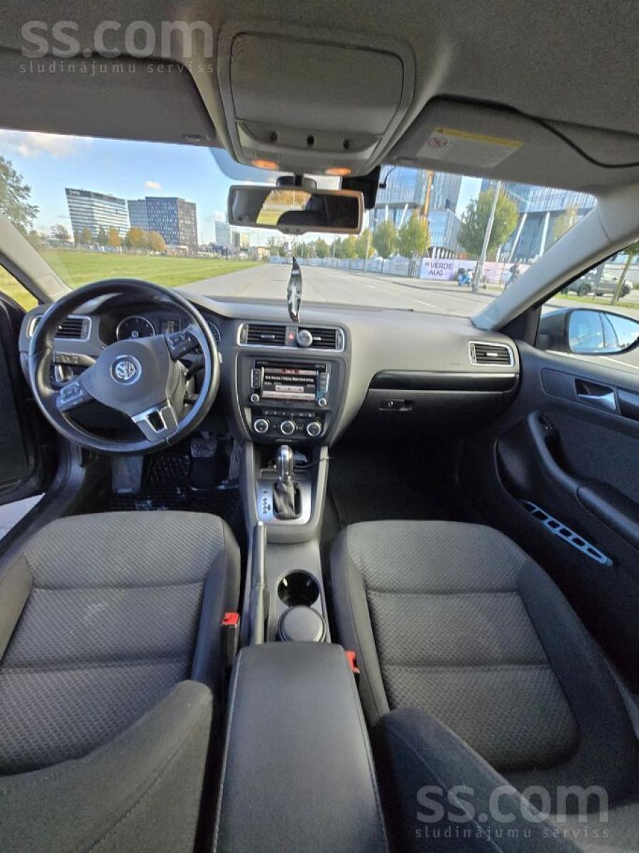 Pelēks Volkswagen Jetta 2014 Rīga, ar dzinēja tilpumu 1.60 L un nobraukumu 145 tūkst. km par 6250 €, foto 10 vietnē AUTOMOTO.COM.LV