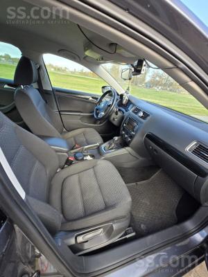 Pelēks Volkswagen Jetta 2014 Rīga, ar dzinēja tilpumu 1.60 L un nobraukumu 145 tūkst. km par 6250 €, foto 12 vietnē AUTOMOTO.COM.LV