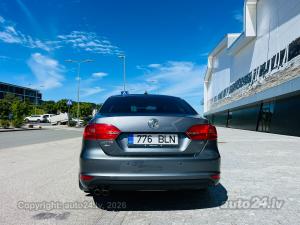 Pelēks Volkswagen Jetta 2014 Tallina, ar dzinēja tilpumu 1.40 L un nobraukumu 212 tūkst. km par 3900 €, foto 6 vietnē AUTOMOTO.COM.LV