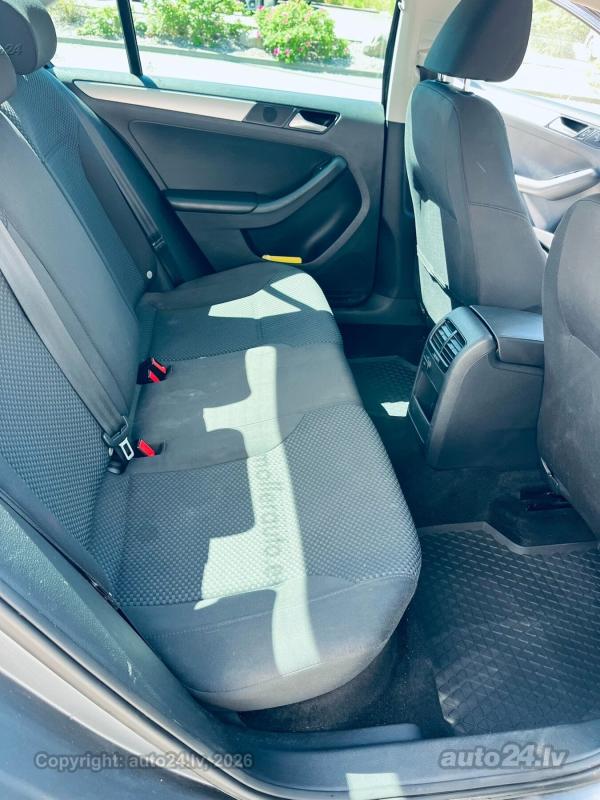 Pelēks Volkswagen Jetta 2014 Tallina, ar dzinēja tilpumu 1.40 L un nobraukumu 212 tūkst. km par 3900 €, foto 8 vietnē AUTOMOTO.COM.LV
