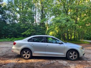 Pelēks Volkswagen Jetta 2014 Kauņa, ar dzinēja tilpumu 1.60 L un nobraukumu 260 tūkst. km par 4300 €, foto  vietnē AUTOMOTO.COM.LV