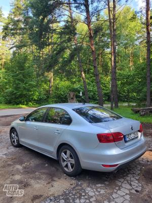 Pelēks Volkswagen Jetta 2014 Kauņa, ar dzinēja tilpumu 1.60 L un nobraukumu 260 tūkst. km par 4300 €, foto 4 vietnē AUTOMOTO.COM.LV
