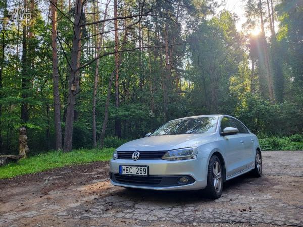 Pelēks Volkswagen Jetta 2014 Kauņa, ar dzinēja tilpumu 1.60 L un nobraukumu 260 tūkst. km par 4300 €, foto 4 vietnē AUTOMOTO.COM.LV