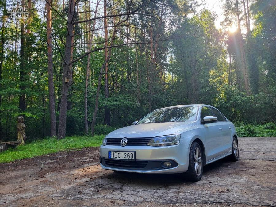 Pelēks Volkswagen Jetta 2014 Kauņa, ar dzinēja tilpumu 1.60 L un nobraukumu 260 tūkst. km par 4300 €, foto 5 vietnē AUTOMOTO.COM.LV