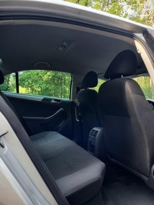 Pelēks Volkswagen Jetta 2014 Kauņa, ar dzinēja tilpumu 1.60 L un nobraukumu 260 tūkst. km par 4300 €, foto 6 vietnē AUTOMOTO.COM.LV