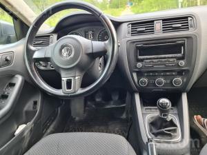 Pelēks Volkswagen Jetta 2014 Rīga, ar dzinēja tilpumu 1.60 L un nobraukumu 255 tūkst. km par 4100 €, foto 4 vietnē AUTOMOTO.COM.LV