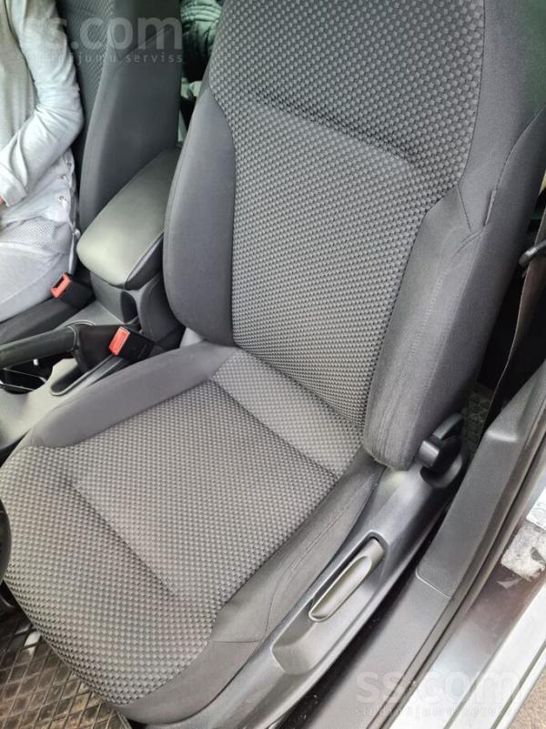 Pelēks Volkswagen Jetta 2014 Rīga, ar dzinēja tilpumu 1.60 L un nobraukumu 255 tūkst. km par 4100 €, foto 4 vietnē AUTOMOTO.COM.LV