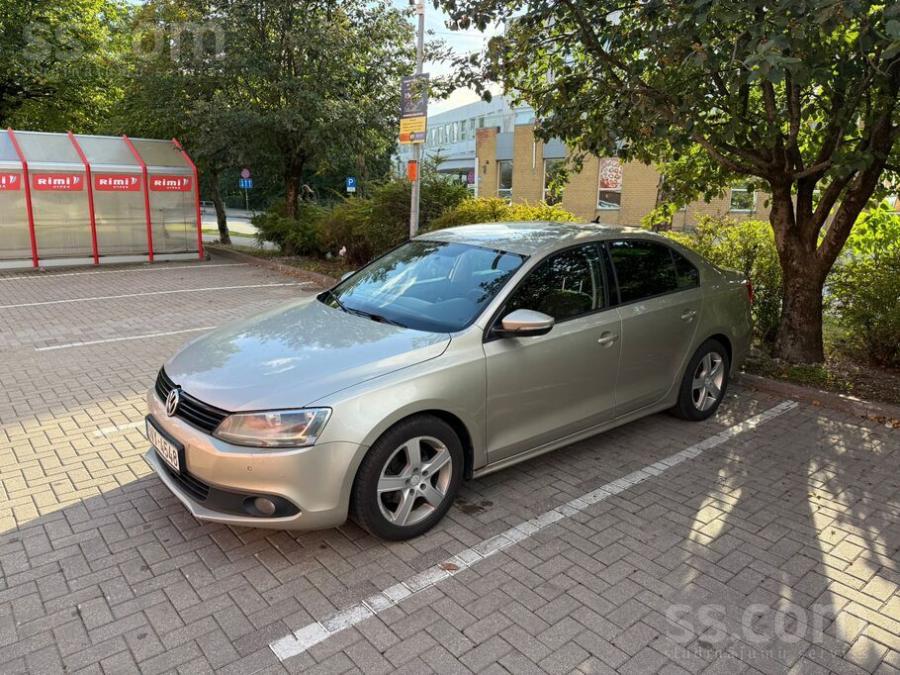 Pelēks Volkswagen Jetta 2014 Rīga, ar dzinēja tilpumu 1.40 L un nobraukumu 358 tūkst. km par 2500 €, foto 1 vietnē AUTOMOTO.COM.LV
