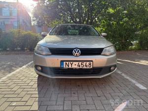 Pelēks Volkswagen Jetta 2014 Rīga, ar dzinēja tilpumu 1.40 L un nobraukumu 358 tūkst. km par 2500 €, foto 5 vietnē AUTOMOTO.COM.LV