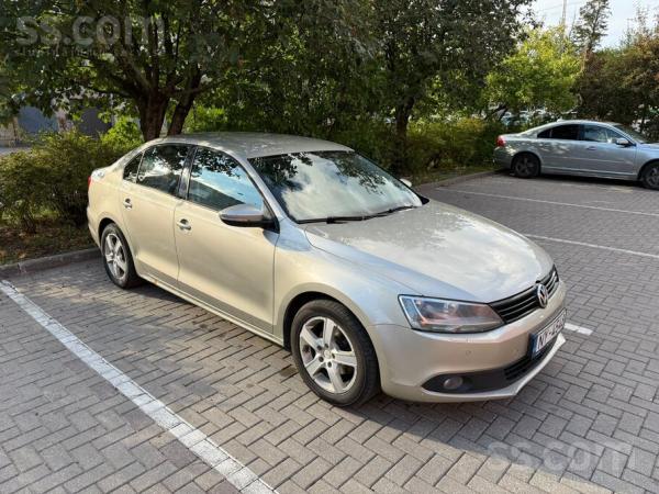 Grey Volkswagen Jetta 2014 in Riga, with an engine capacity of 1.40 L and mileage of 358 thousand km for 2500 €, photo 8 on AUTOMOTO.COM.LV
