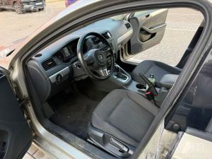 Pelēks Volkswagen Jetta 2014 Rīga, ar dzinēja tilpumu 1.40 L un nobraukumu 358 tūkst. km par 2500 €, foto 9 vietnē AUTOMOTO.COM.LV