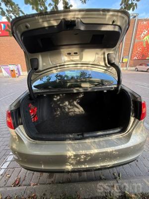 Pelēks Volkswagen Jetta 2014 Rīga, ar dzinēja tilpumu 1.40 L un nobraukumu 358 tūkst. km par 2500 €, foto 12 vietnē AUTOMOTO.COM.LV