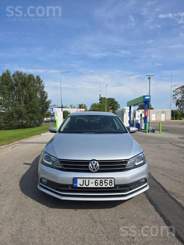Pelēks Volkswagen Jetta 2014 Rīga, ar dzinēja tilpumu 2.00 L un nobraukumu 205 tūkst. km par 5000 €, foto 3 vietnē AUTOMOTO.COM.LV